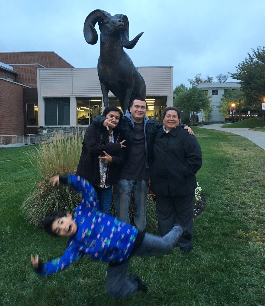 The Most Epic Photobombs of 2015 – Taboo News